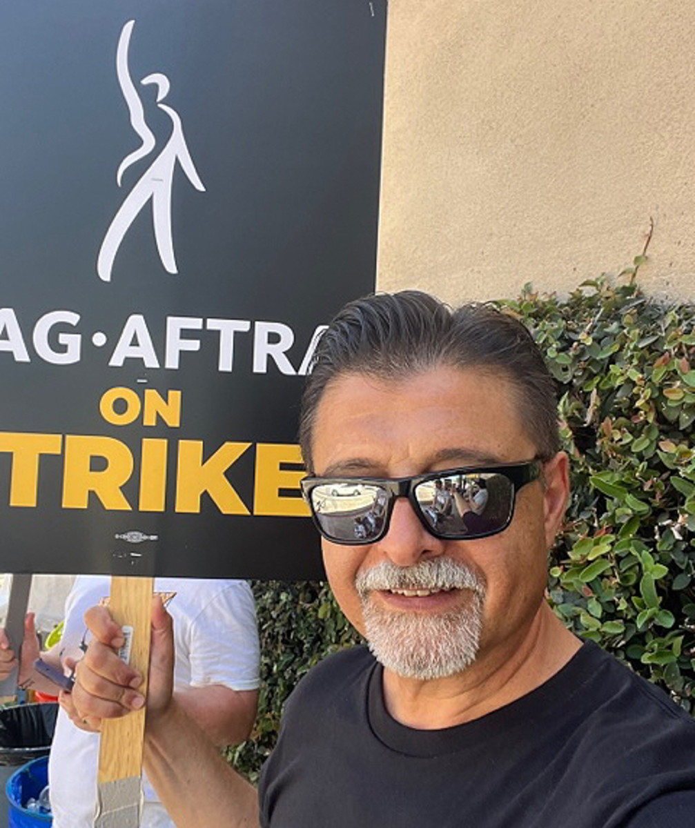 Background Actors Fear Being Replaced by AI - Hollywood Progressive